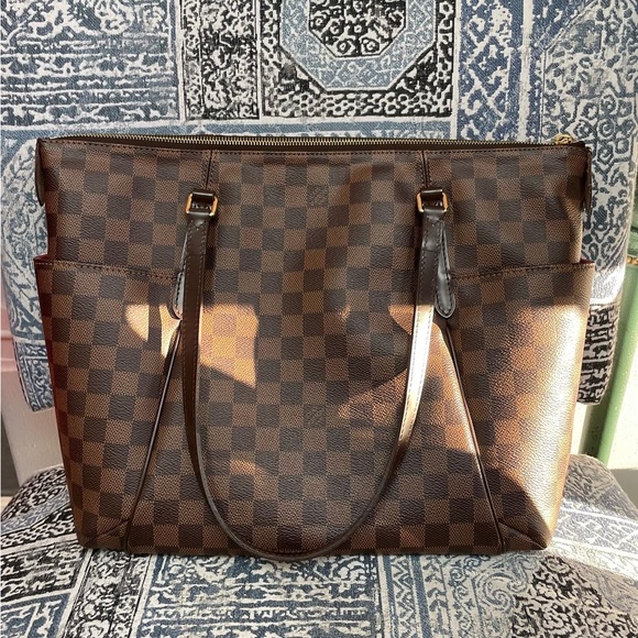 Louis Vuitton | Bags | Louis Vuitton Damier Ebne Canvas Totally Mm Tote Bag | Poshmark